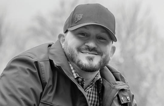 Mike R., responsable global de operaciones y talento